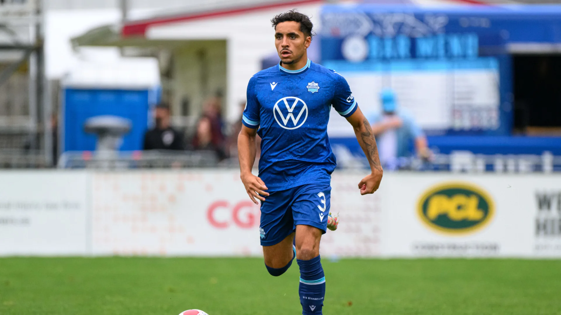 Valour FC sign Canadian right-back Zachary Fernandez